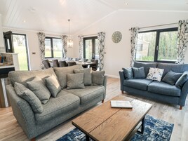 Casa de Campo | Sala | Televisor, consola de videojogos 