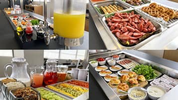 Café da manhã com buffet grátis todos os dias