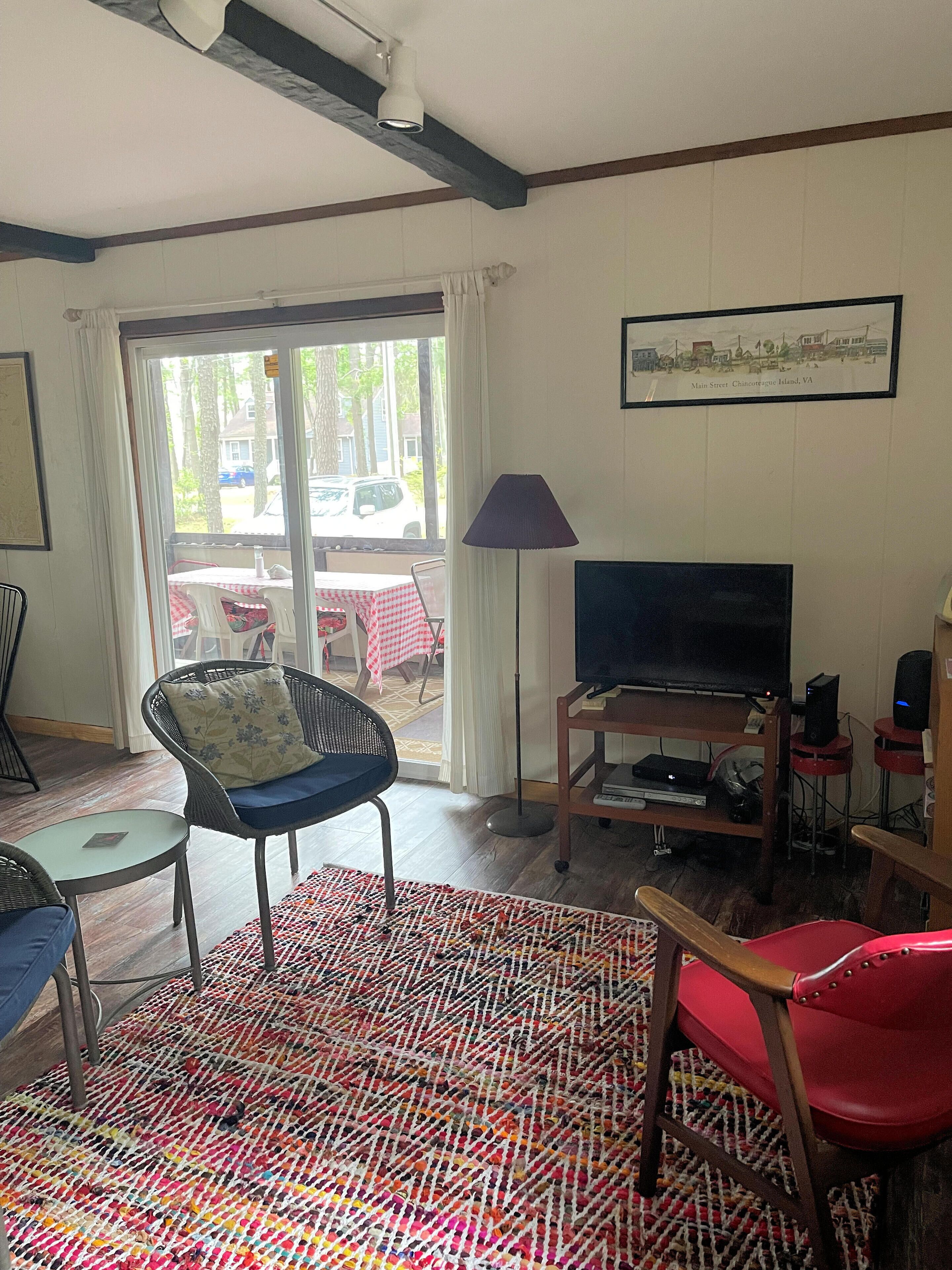 Kate's Cottage - Nice Location, Large Screened  Porch. No Linens & Towels - Chincoteague, VA