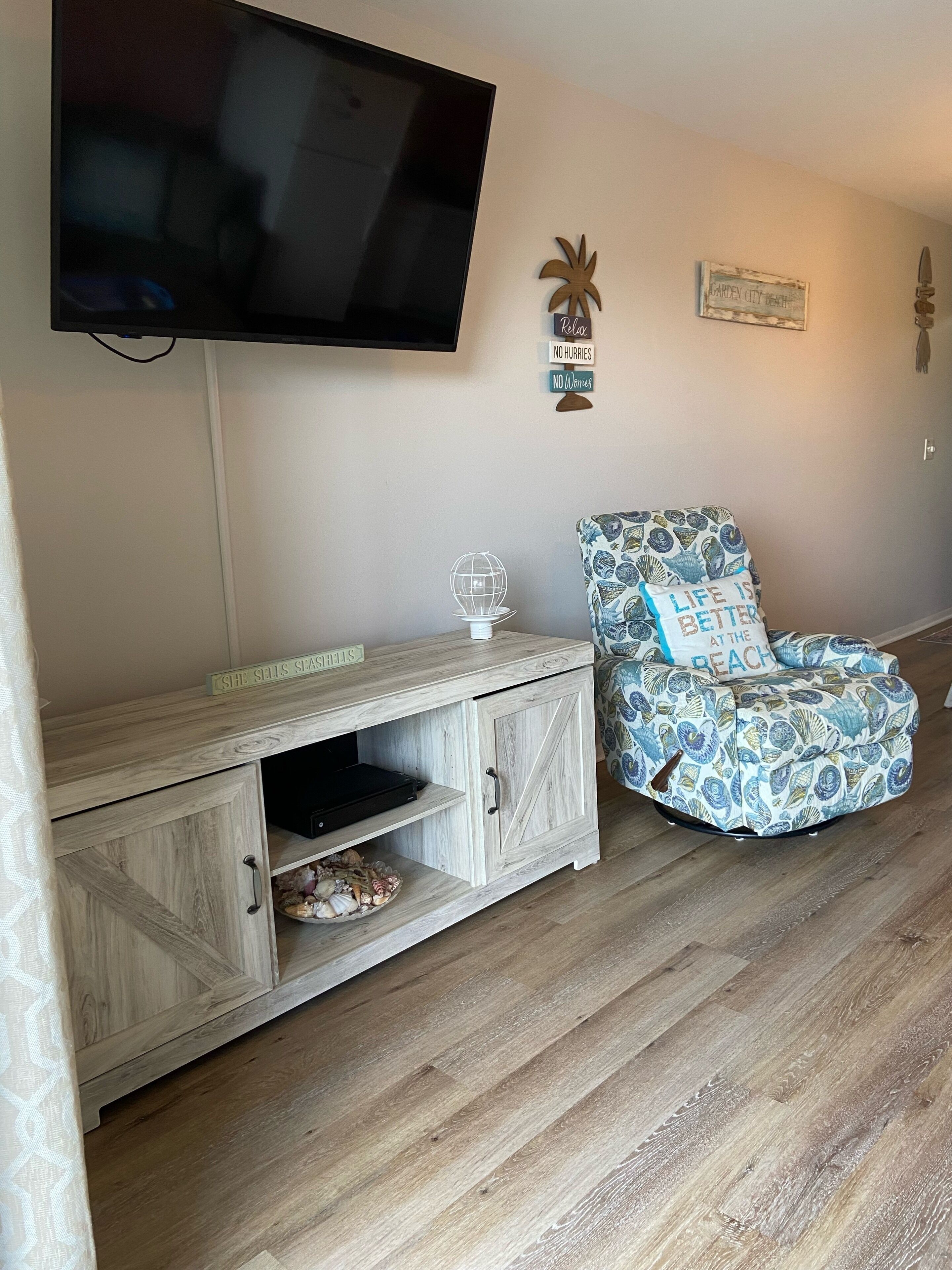 Garden City Beach- Great Location! 2 Minute Walk To Beach And Pier! Sleeps 6. - Garden City, SC