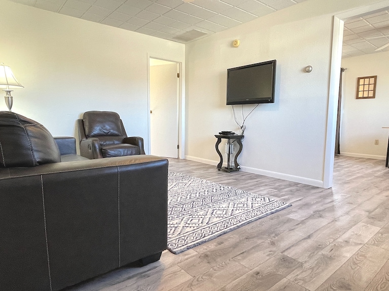 Downtown Cabin- Pet Friendly, Near Family Friendly Park, Quiet Location - Wyoming