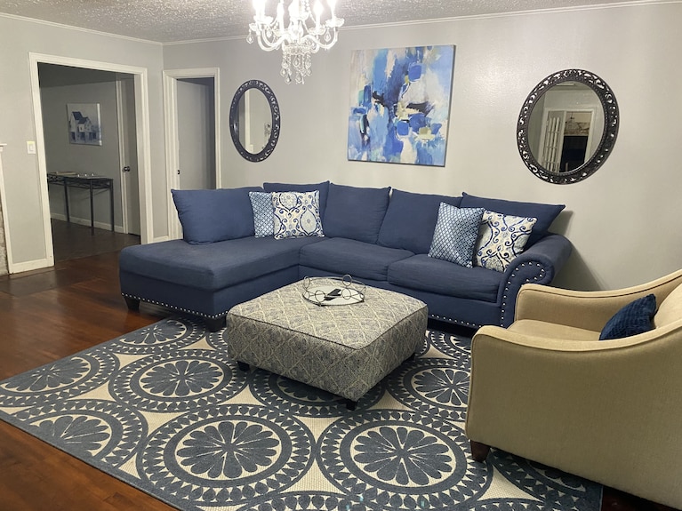 A Point Of Blue Hottub/ Pool Table/10 Min All Okc - Oklahoma City, OK