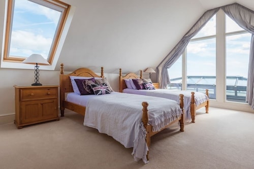 A Spectacular Cliff Top House With Amazing Sea Views And Close To The Beach. - Dartmouth