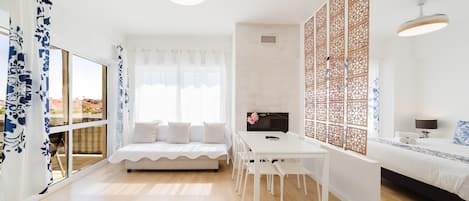 Quarto quádruplo executivo, 1 cama de casal e sofá-cama, para não fumantes, terraço | Vista do quarto