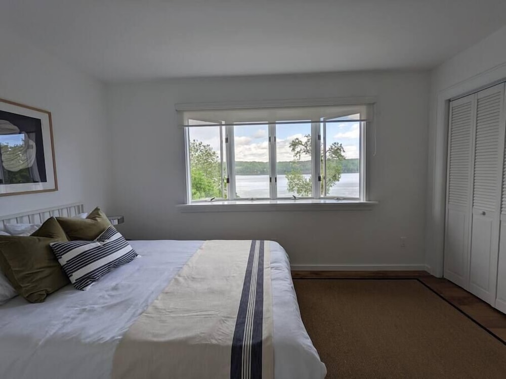 Hudson River Cliff House - Saugerties, NY