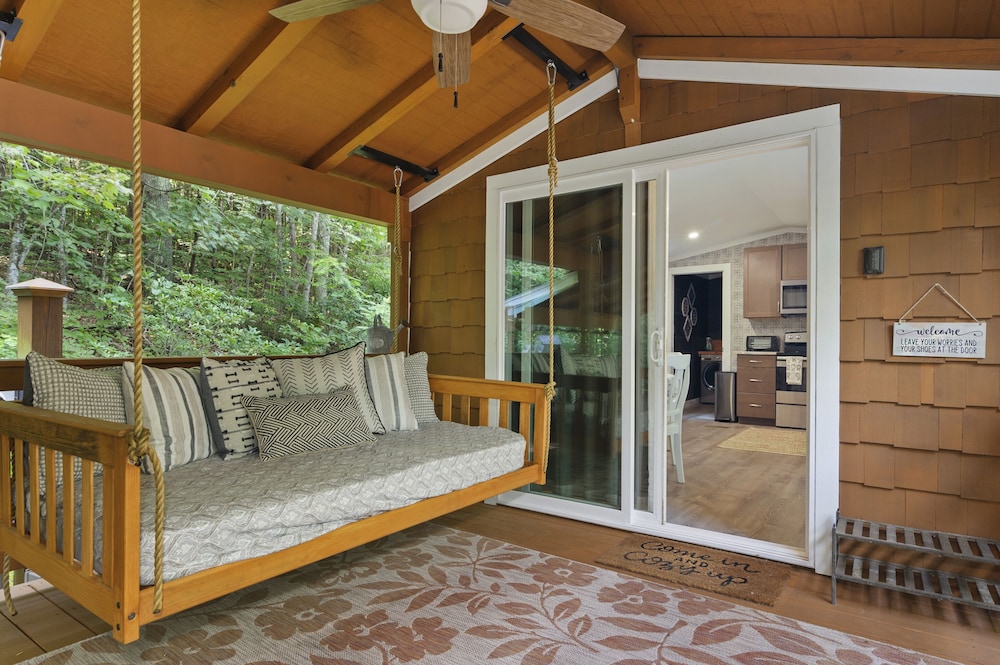 Dec-feb Monthly 50% Off The Gala Getaway @ Backyard 🍎 Cottages - North Carolina