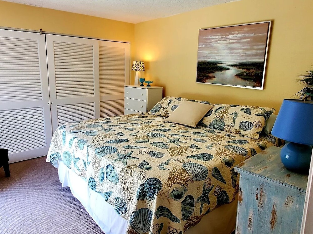 Remodeled Townhouse - 3 Minute Walk To Beach - Great Location! - New Smyrna Beach, FL