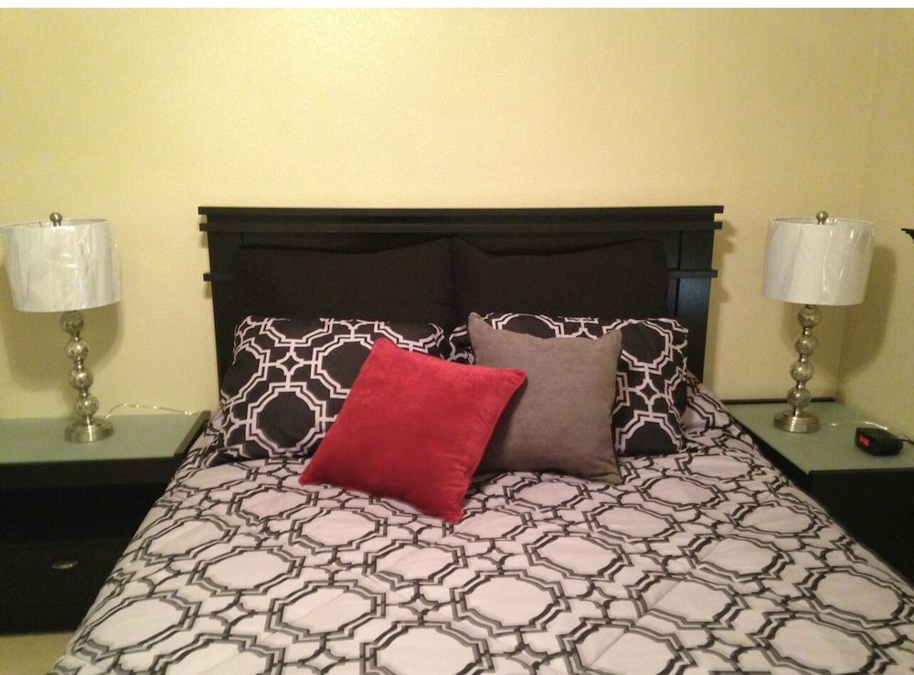 2 Bedrooms & 1 Full Bathrooms In Glendale - Glendale, AZ