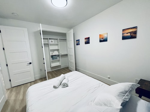 2br Built In Apr 2022, 9' Ceilings, Heated Floors, Walk-in Closet With Built-ins - Grouse Mountain