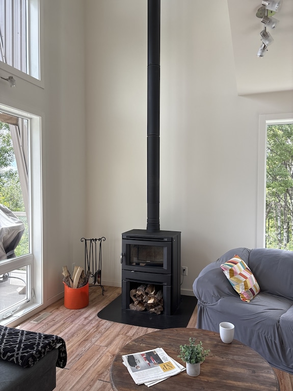 Modern Family-sized Chalet At Private Lake - Alberta