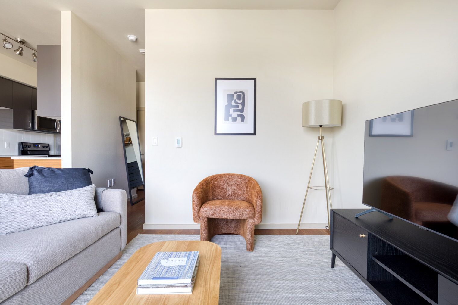 Roomy Redmond 1br W/ Gym, W/d & Courtyard, Near Buses, By Blueground - Bellevue, WA