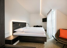 Quarto Duplo Superior | Roupa hipoalergénica, cofre no quarto, secretária