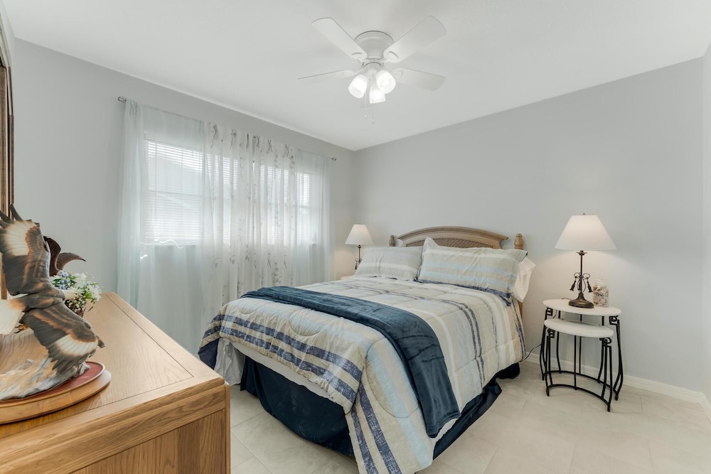 Stunning 1+ Acre Paradise Cove Villa - Port Charlotte