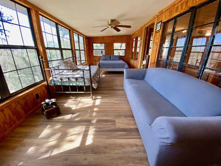 Sweet Riverside Cabin, Easy Walk 2 River, Private River Access, River Views! - Concan, TX