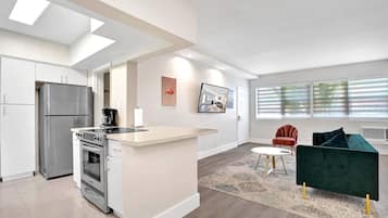 Apartamento Comfort, 1 quarto, cozinha | Sala de estar | Smart TV