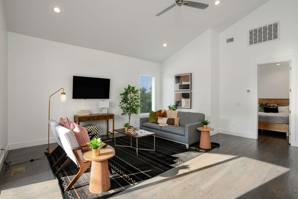 Music City Dream-spacious W\/ 7 Beds, Balcony, Fire - Nashville, TN
