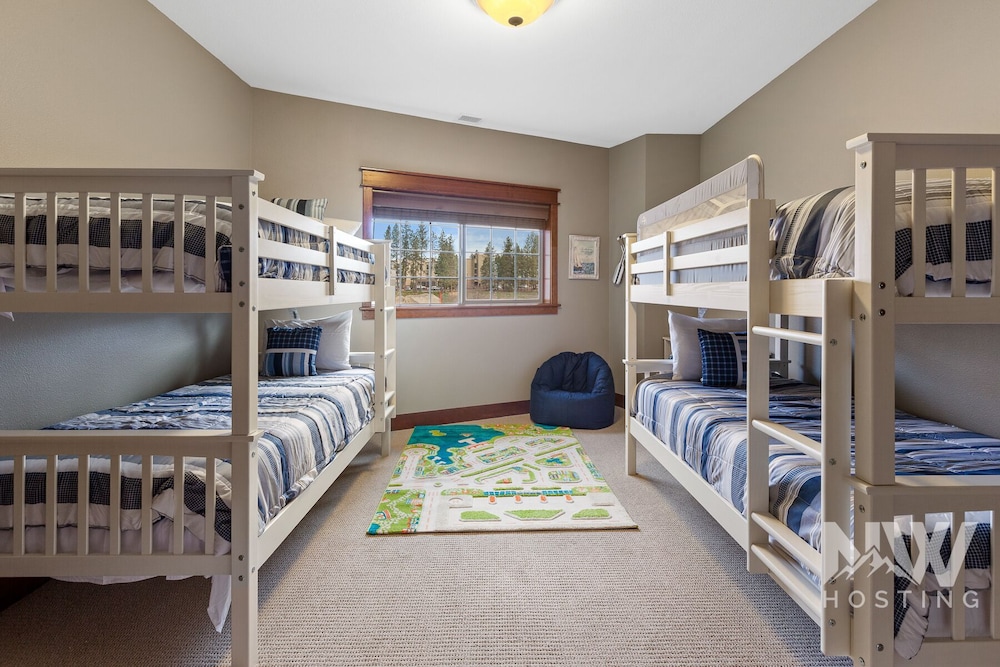 Riverstone Village—3rd Floor Family Condo, Modern Kitchen, Bunk Room With Toys And Games For Kids! - Hayden Lake, ID