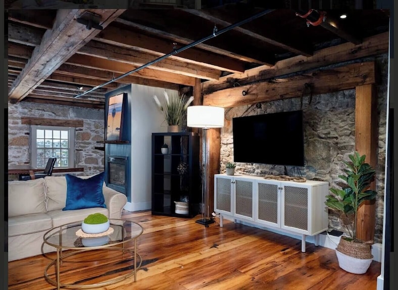 Millie's-historic New Bedford, 2br W. Water Views - East Beach, New Bedford