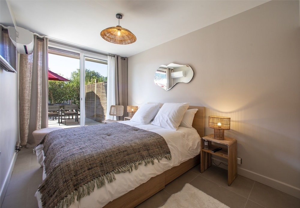 Fully Restored Garden Apartment - Ramatuelle