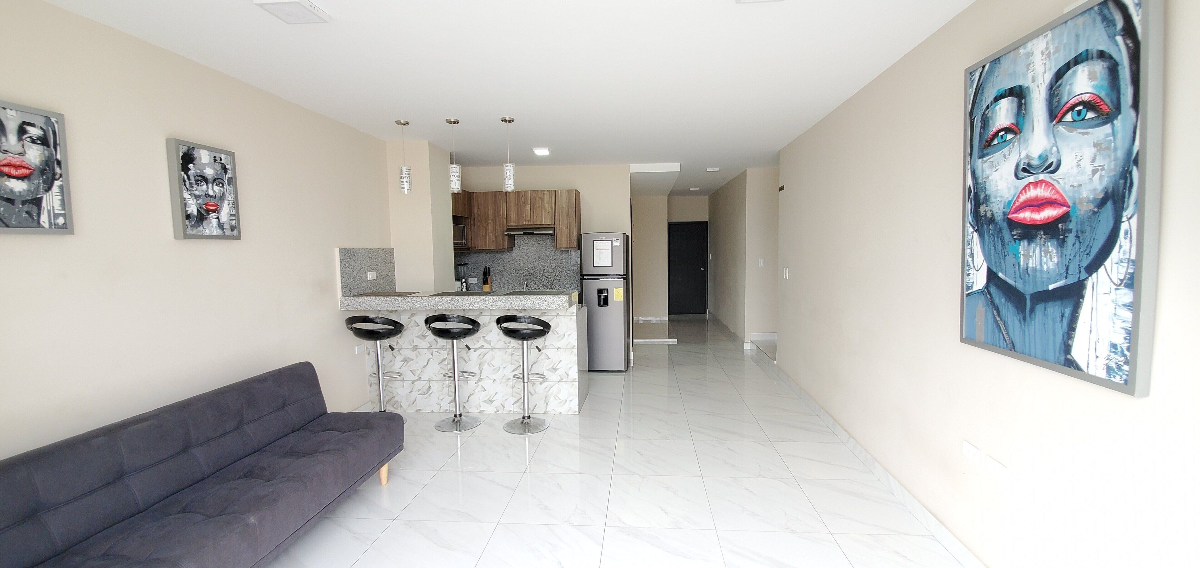 Apartamento luxo, 2 quartos | Área de estar | Smart TV, serviços de streaming
