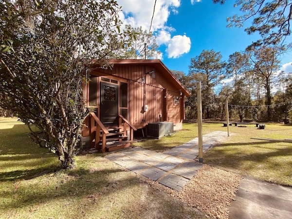 Beautiful Chestnut Log Cabin - Goethe State Forest, Dunnellon