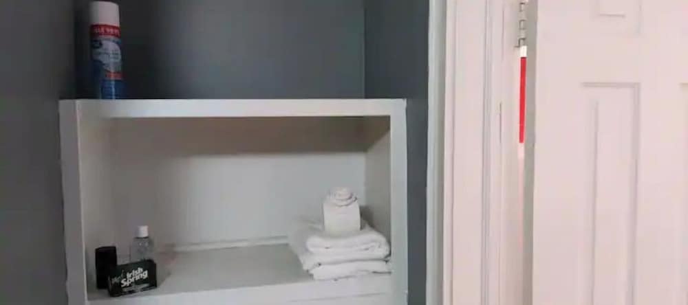 Entire Private Studio; Only Minutes To Downtown Indianapolis. - Indianapolis, IN
