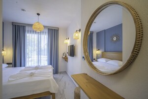 Quarto standard | Roupas de cama premium, frigobar, cofres nos quartos, cortinas blackout