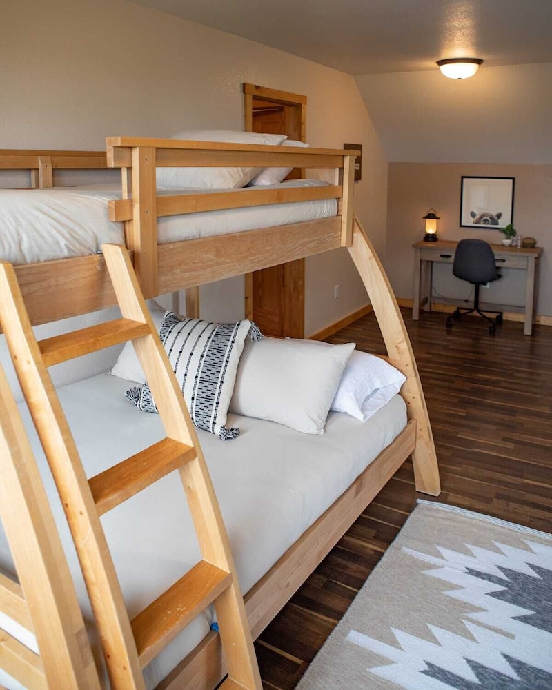 Gokotta Cottage: Cozy Forest Retreat With Lake Superior Views - Two Harbors, MN