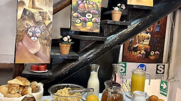 Café da manhã com buffet grátis todos os dias