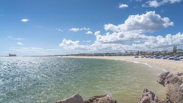 Guarda-sóis de praia, toalhas de praia