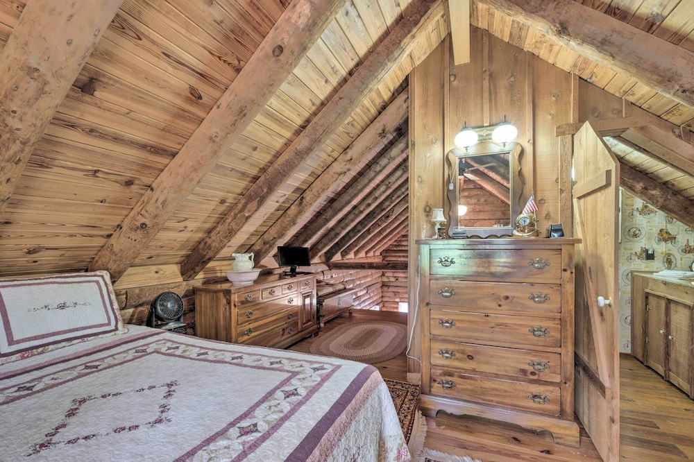 Quaint & Quiet Belleview Cabin On 35 Acres! - Ocala, FL