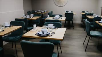 Café da manhã com buffet todos os dias mediante uma taxa
