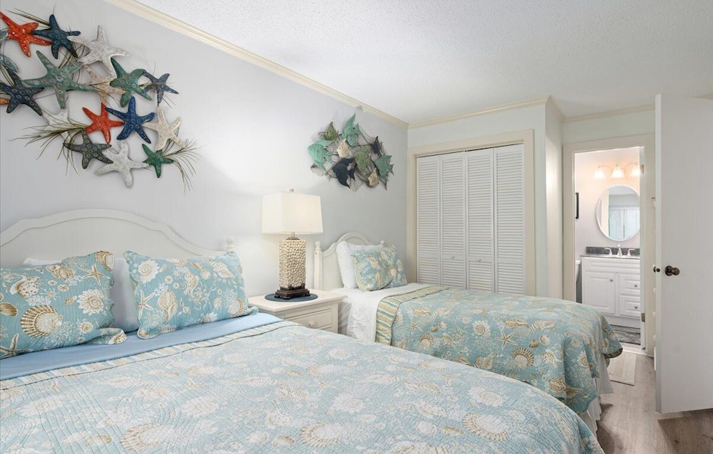 Amazing Bay Views And One Of The Largest Pools In Oc Is Waiting For You!! - Maryland Beach, MD