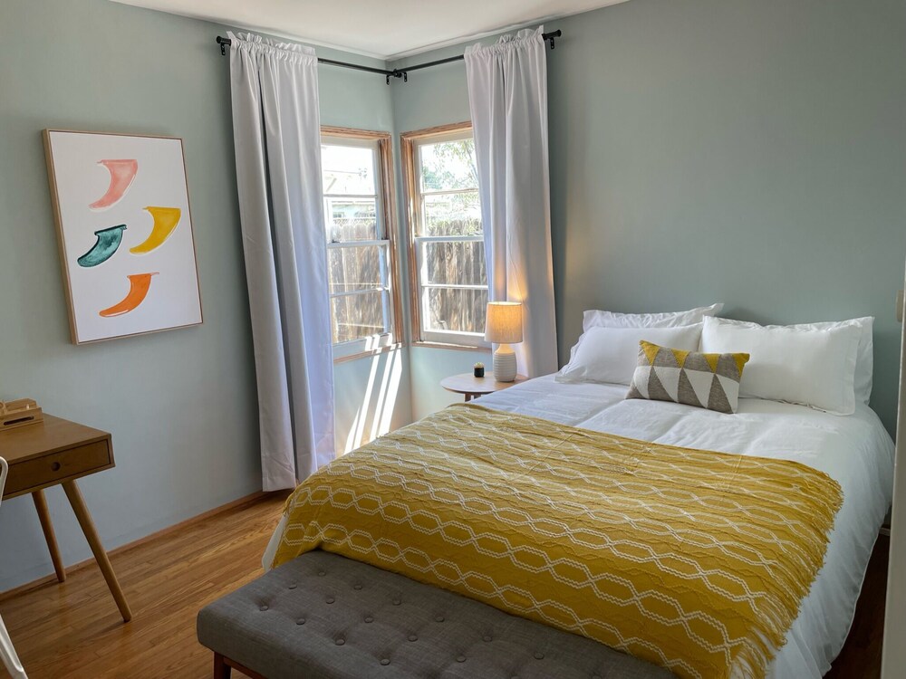 Yellow Door Bungalow - Ventura