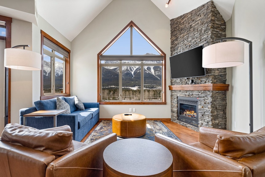 Pool, Hot Tub, 3 Bdrm & Cedar Sauna - Canmore