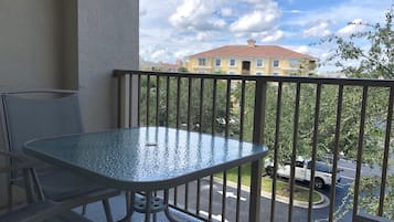 Apartamento (3 Bedrooms) | Refeições ao ar livre