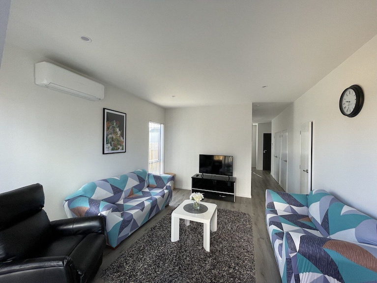 4 Bedroom House Fully Furnished In Papakura - Auckland