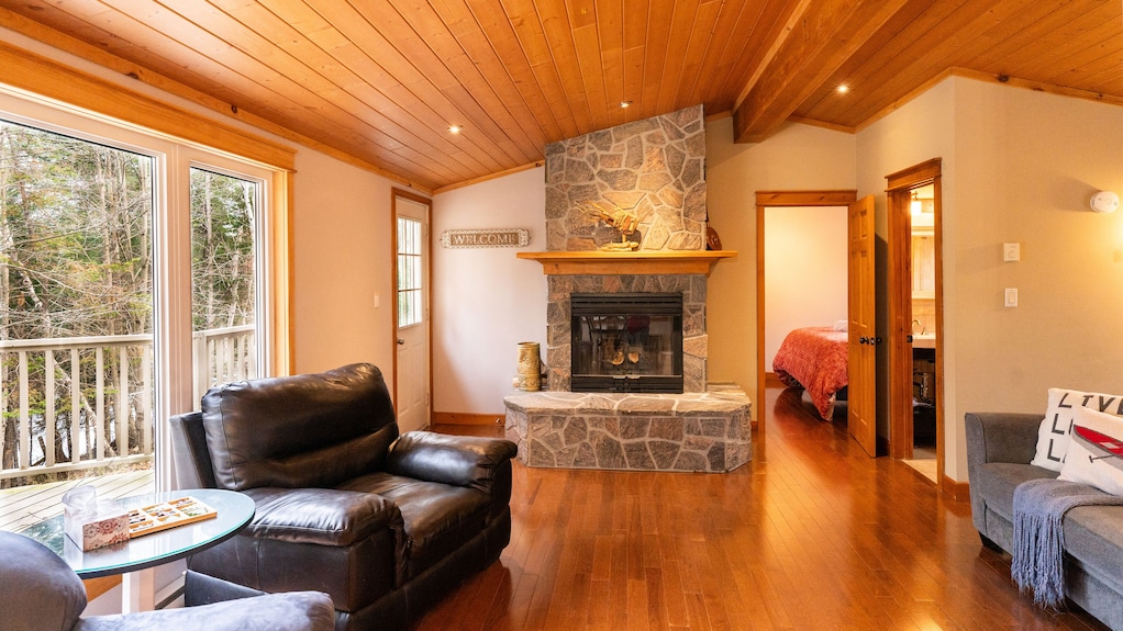 Muskoka Lakefront Cottage Retreat, All-season, Sauna, Water Activities - Huntsville