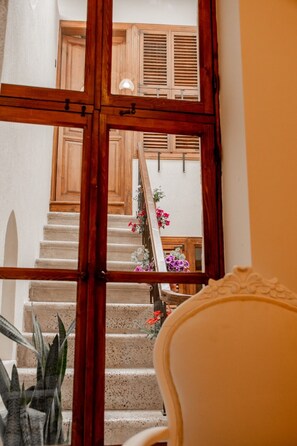 Quarto Duplo Standard | Lençóis de algodão egípcio, roupa de alta qualidade, Wi-fi grátis 