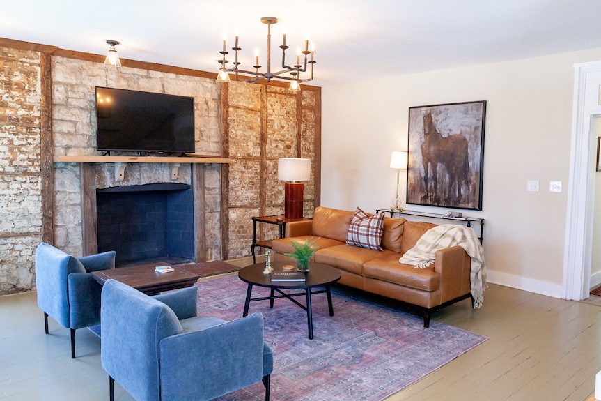 Foster & 5th / 3 Bdrm Downtown Historical Colonial - Bardstown, KY