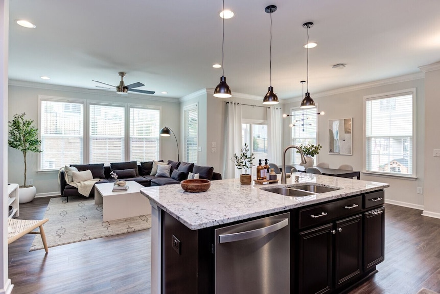 Luxe Central 3br Retreat | Pools, Gym, Bbq, Pet Ok - 教堂山