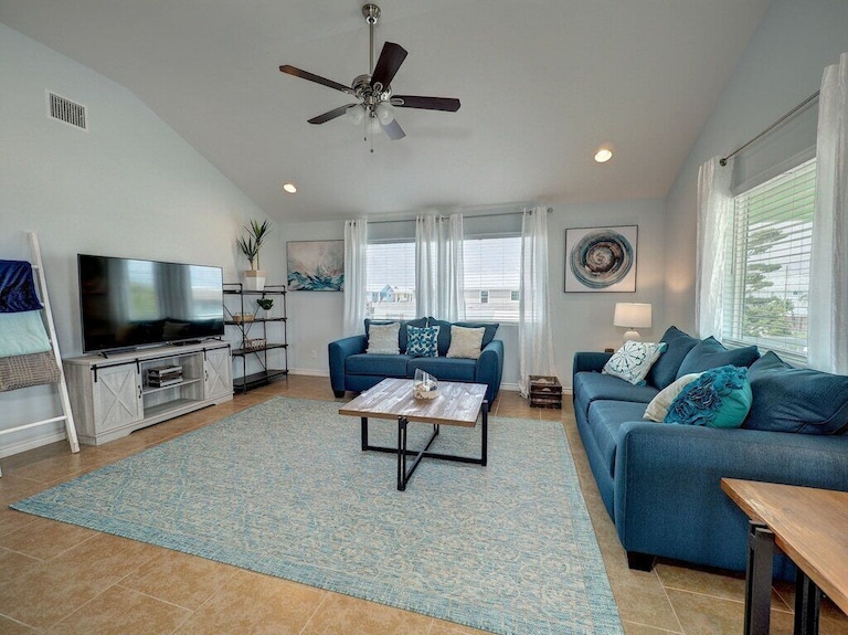 Crustacean Station- Private Pool - Cart Discount - Port Aransas, TX