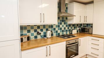 Casa de Campo | Cozinha privada | Um frigorífico, uma máquina de lavar louça, uma chaleira elétrica