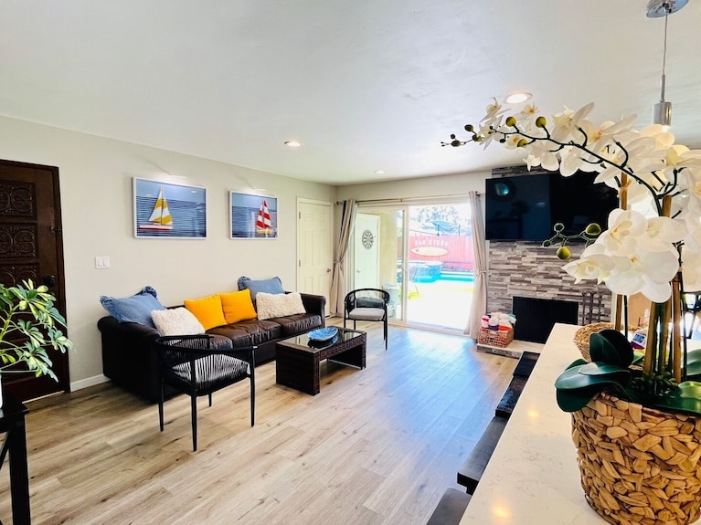 Prime Location: Lux 4br W Pool/spa/cabana/firepit - San Diego, CA