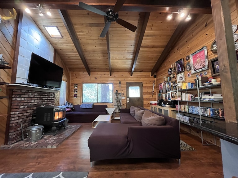 Unique Private Forest Mountain Getaway - Ventura County, CA