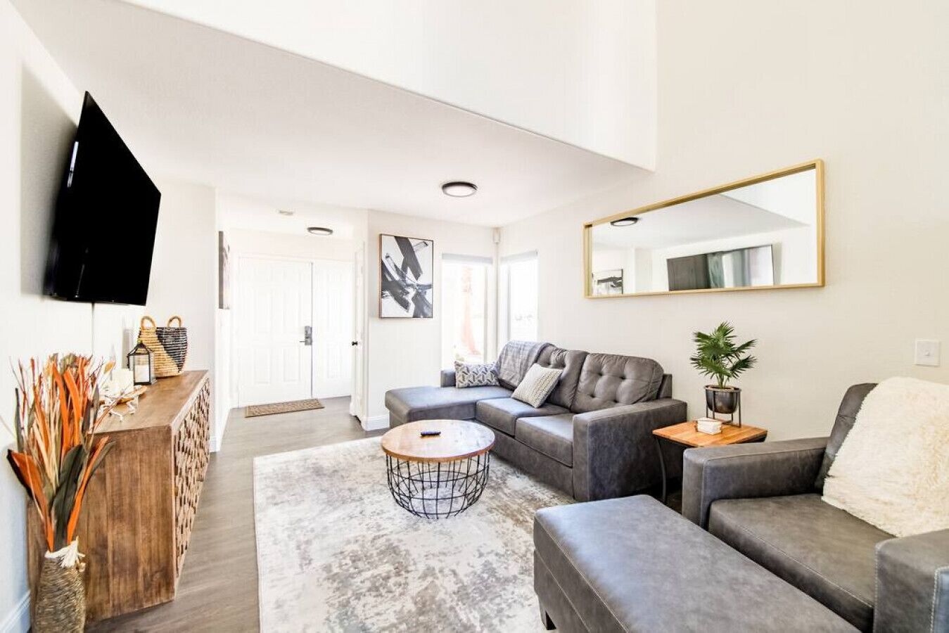 Gorgeous Home Away From Home 3 Bed 3 Bath W/ Pool - Las Vegas