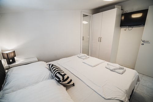 Apartment With Balcony In The Heart Of Vodice - Vodice