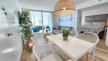 Apartamento de Luxo | Sala de estar | TV de ecrã plano