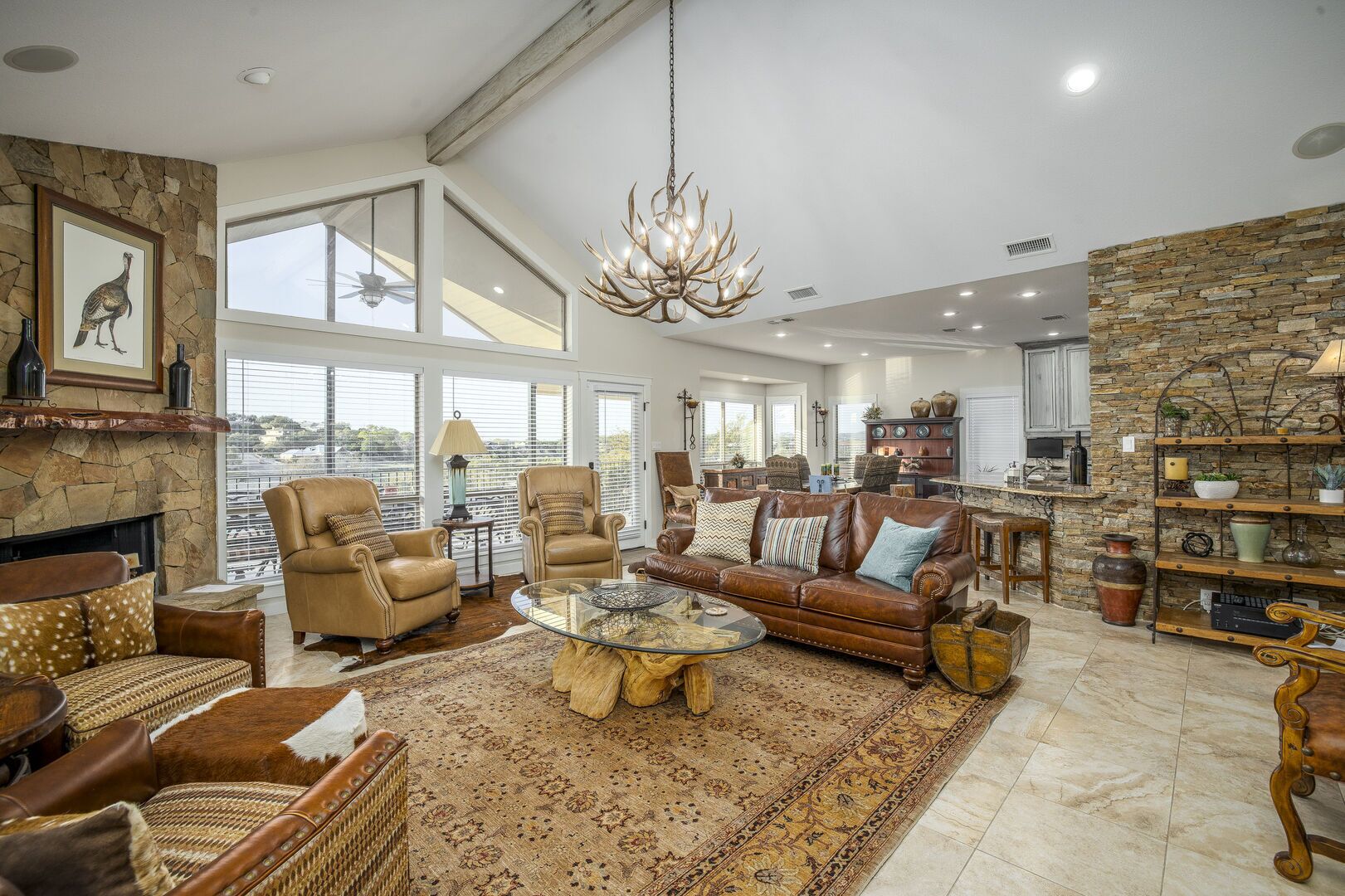 Stonecrest Shores: Waterfront Luxe, Small Infinity Pool, Game Room, 5 King Beds, Lakefront Pavilion - Canyon Lake, TX
