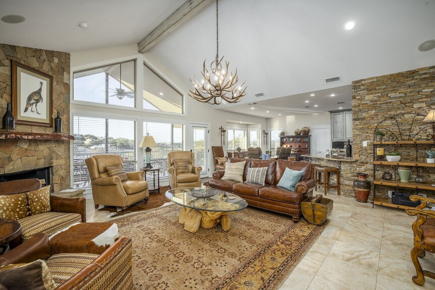 Stonecrest Shores: Waterfront Luxe, Small Infinity Pool, Game Room, 5 King Beds, Lakefront Pavilion - Canyon Lake, TX